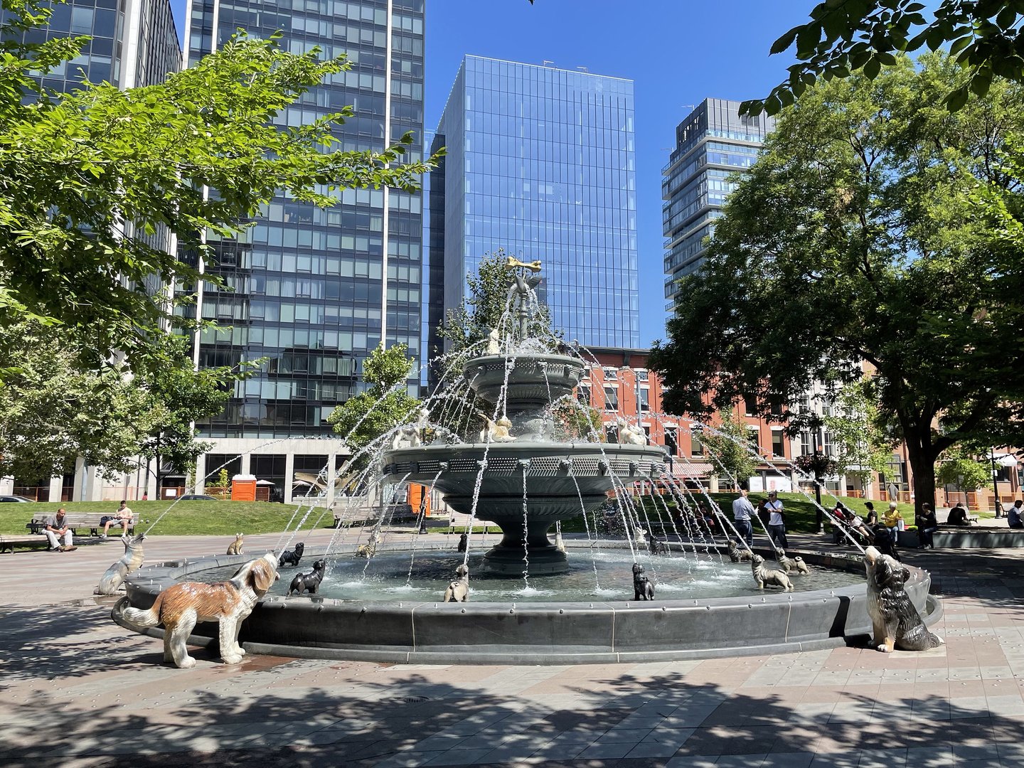 Berczy Park Dog Fountain - Toronto, Canada | CityDays