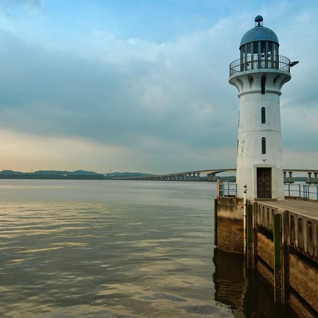 Raffles Marina Lighthouse | CityDays