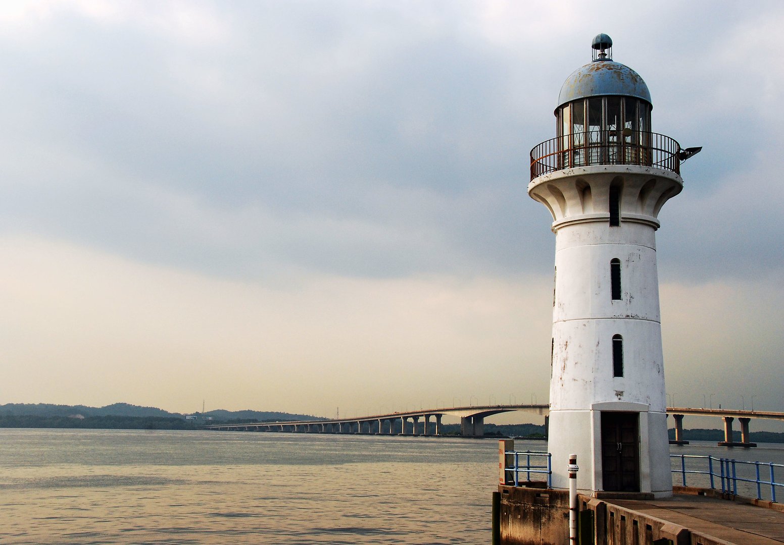 Raffles Marina Lighthouse | CityDays