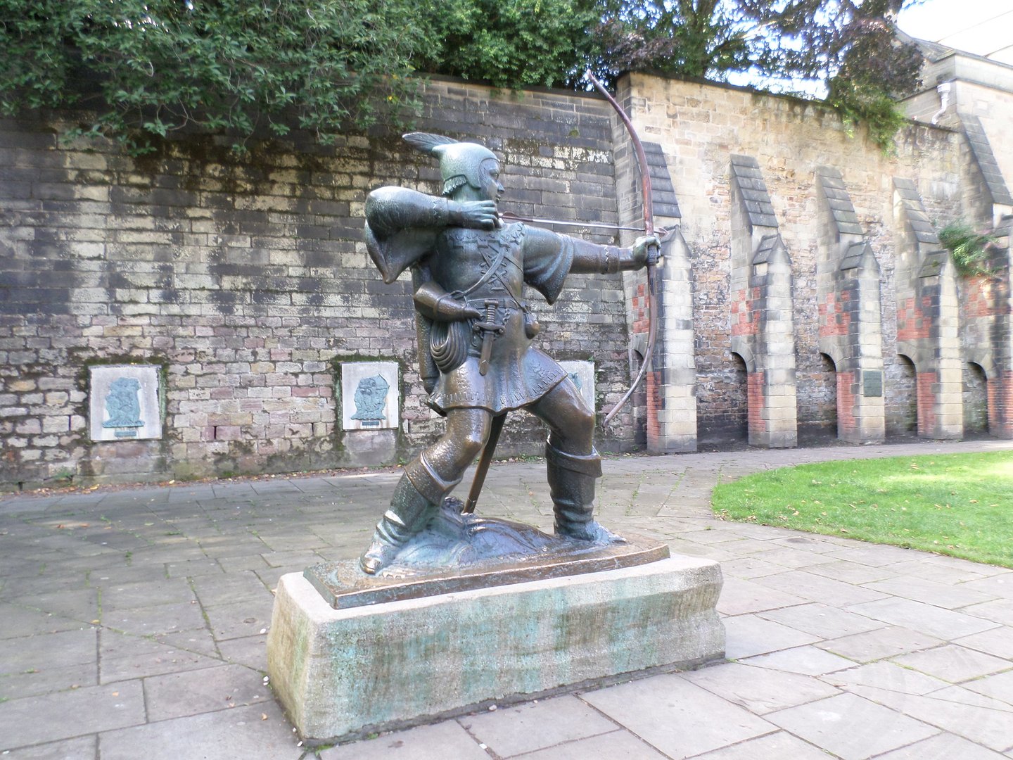 Robin Hood Statue | CityDays