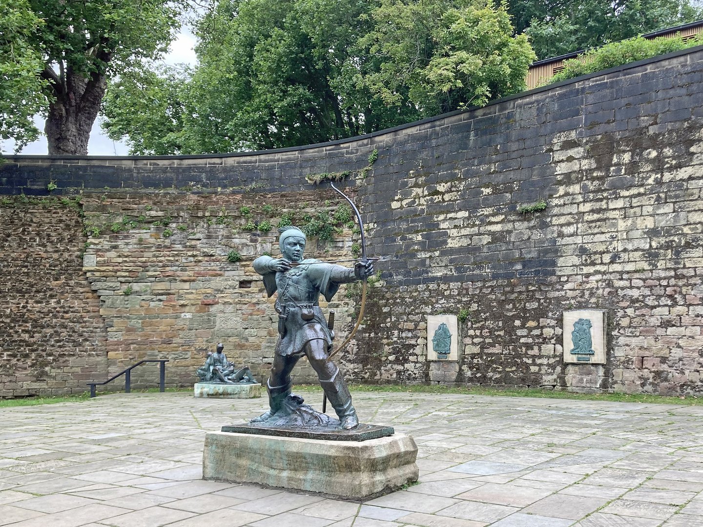 Robin Hood Statue - Nottingham, United Kingdom | CityDays